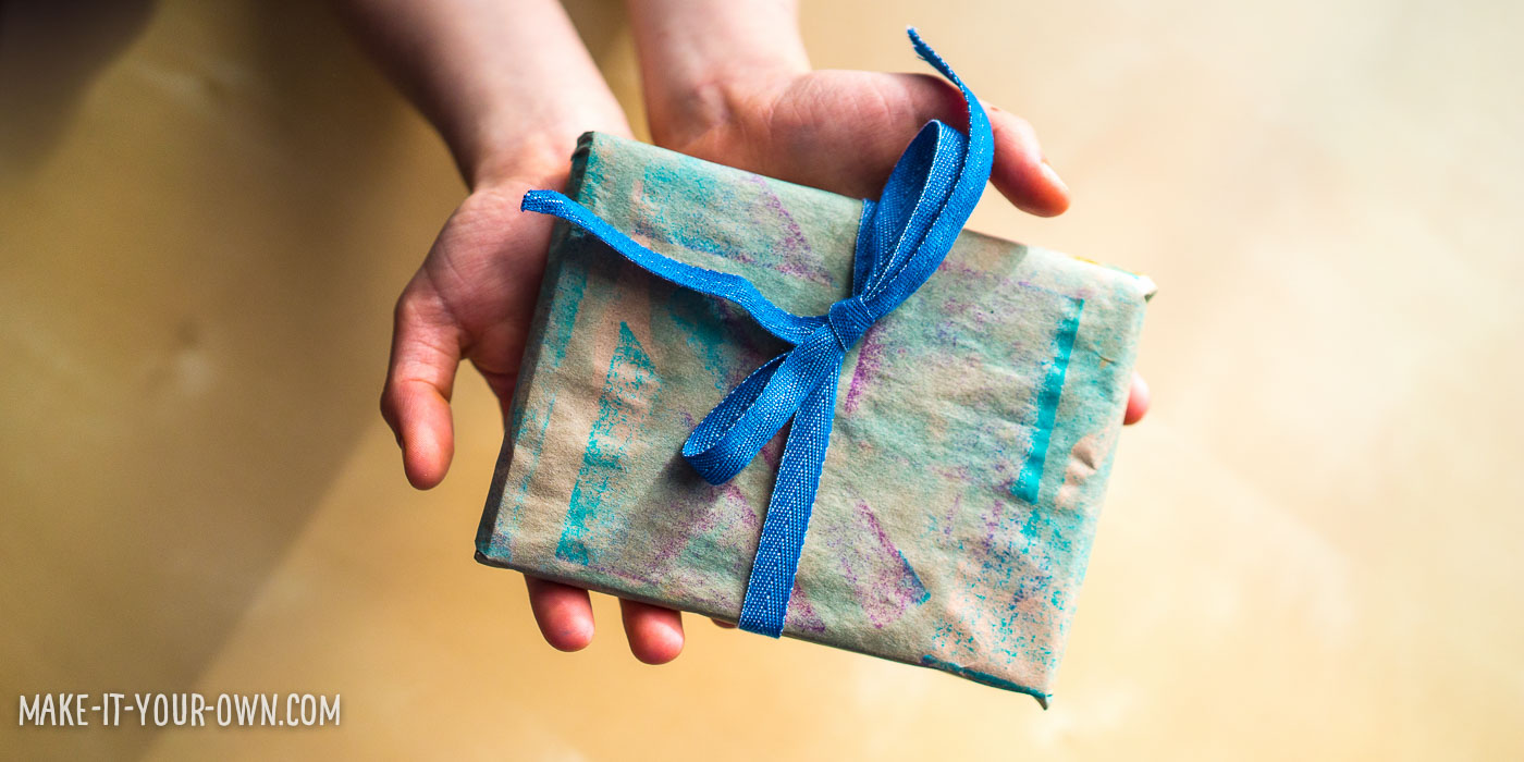 » Kid-Made Wrapping Paper with Rubbings